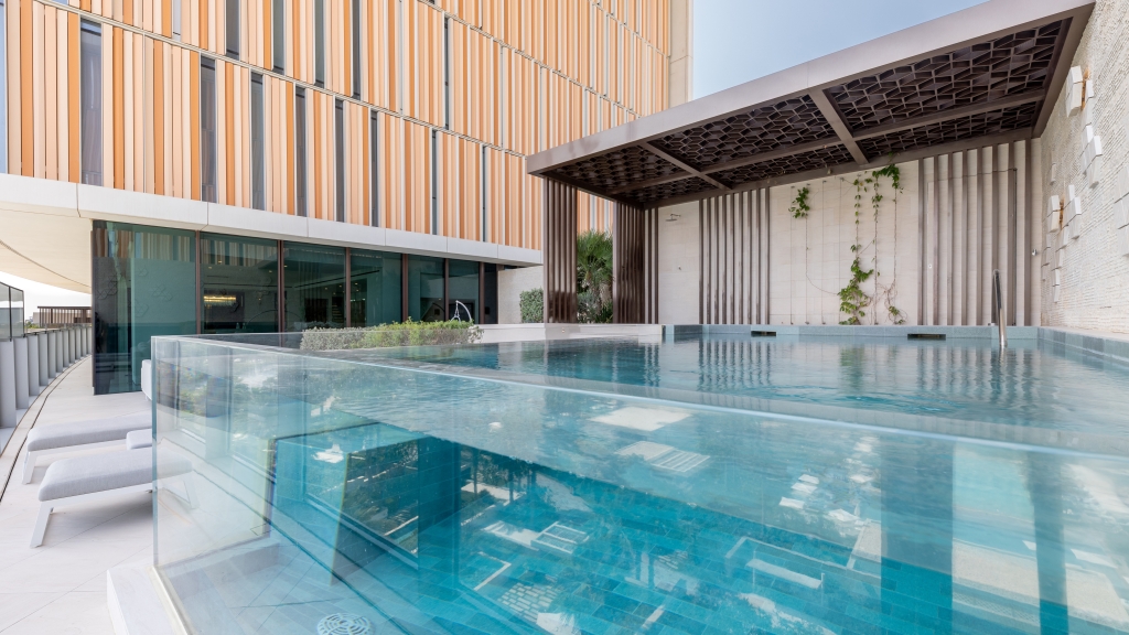 Palm View Paradise: 3-Bedroom Sky Court with Pool Terrace | Royal ...